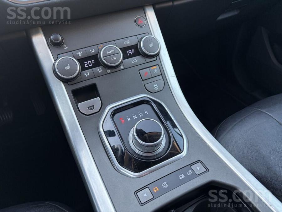 Grey Land Rover Range Rover Evoque 2015 in Riga, with an engine capacity of 2.00 L and mileage of 151 thousand km for 16700 €, photo 17 on AUTOMOTO.COM.LV
