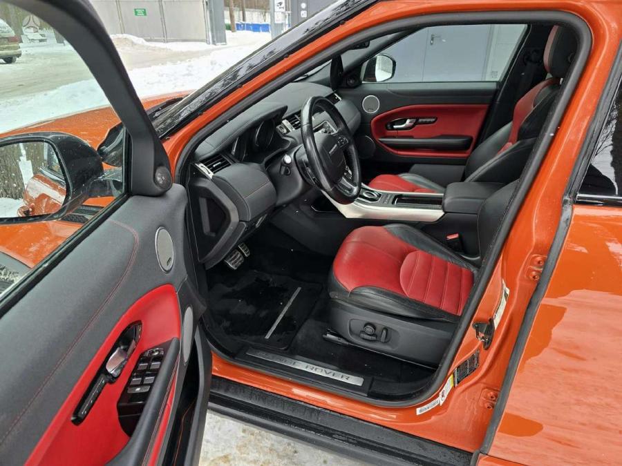 Orange Land Rover Range Rover Evoque 2016 in Alytus, with an engine capacity of 2.00 L and mileage of 114 thousand km for 17999 €, photo 17 on AUTOMOTO.COM.LV