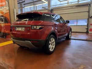 Red Land Rover Range Rover Evoque 2012 in Vilnius, with an engine capacity of 2.18 L and mileage of 420 thousand km for 6300 €, photo 4 on AUTOMOTO.COM.LV