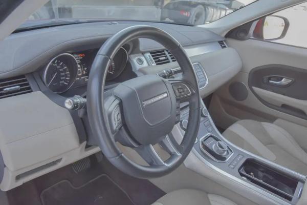Sarkans Land Rover Range Rover Evoque 2012 Mārupe, ar dzinēja tilpumu 2.20 L un nobraukumu 293 tūkst. km par 8750 €, foto 7 vietnē AUTOMOTO.COM.LV