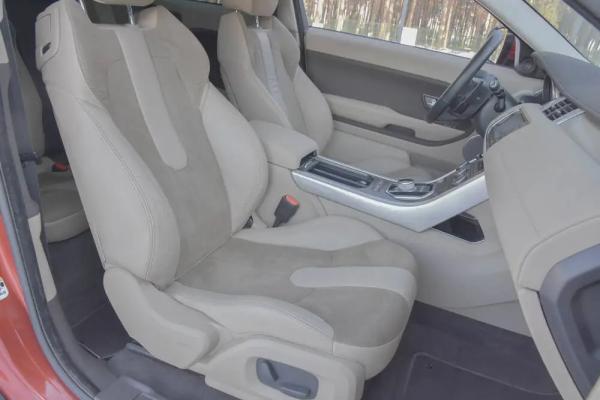 Sarkans Land Rover Range Rover Evoque 2012 Mārupe, ar dzinēja tilpumu 2.20 L un nobraukumu 293 tūkst. km par 8750 €, foto 8 vietnē AUTOMOTO.COM.LV