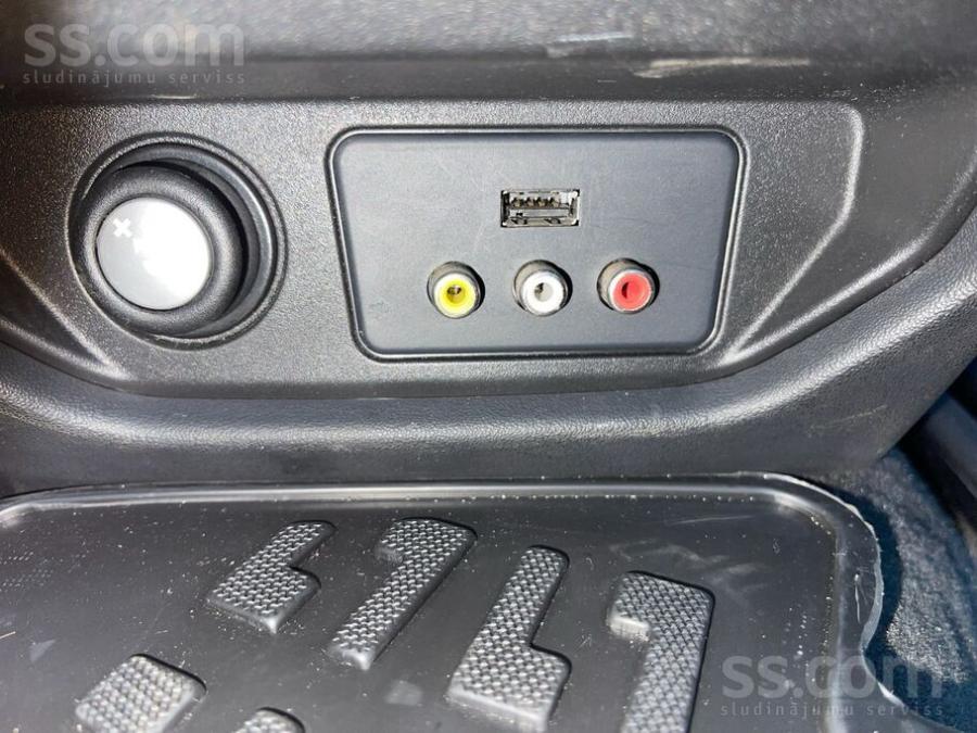 Sarkans Land Rover Range Rover Evoque 2013 Rīga, ar dzinēja tilpumu 2.20 L un nobraukumu 159 tūkst. km par 12300 €, foto 19 vietnē AUTOMOTO.COM.LV