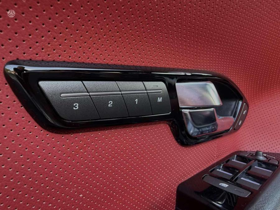 Red Land Rover Range Rover Evoque 2013 in Siauliai, with an engine capacity of 2.18 L and mileage of 185 thousand km for 13999 €, photo 32 on AUTOMOTO.COM.LV