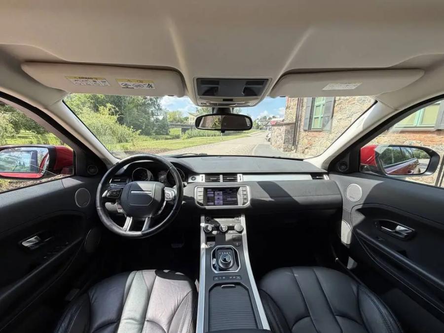 Red Land Rover Range Rover Evoque 2013 in Rezekne, with an engine capacity of 2.20 L and mileage of 149 thousand km for 10990 €, photo 8 on AUTOMOTO.COM.LV
