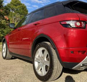 Red Land Rover Range Rover Evoque 2015 in Siauliai, with an engine capacity of 2.18 L and mileage of 275 thousand km for 14999 €, photo 8 on AUTOMOTO.COM.LV
