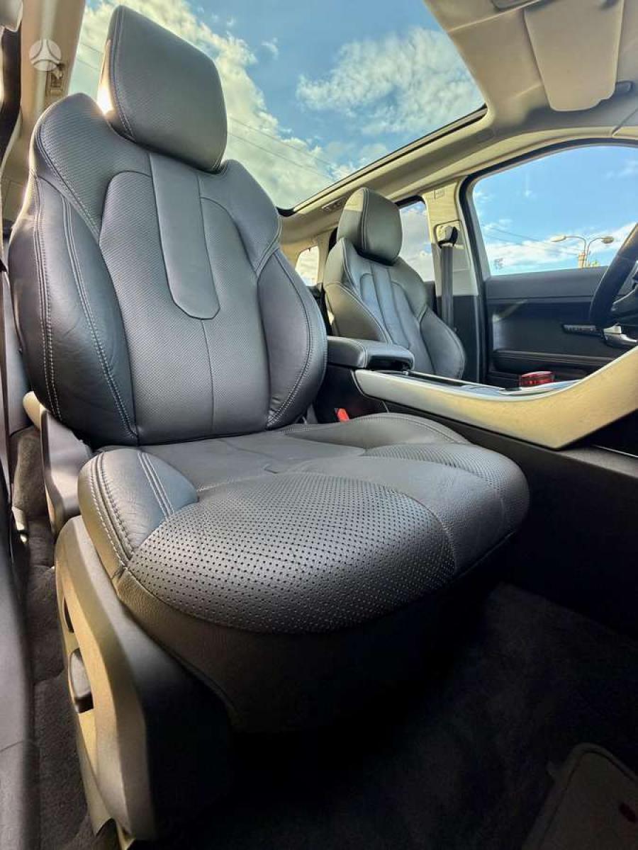 Red Land Rover Range Rover Evoque 2015 in Siauliai, with an engine capacity of 2.18 L and mileage of 275 thousand km for 14999 €, photo 40 on AUTOMOTO.COM.LV