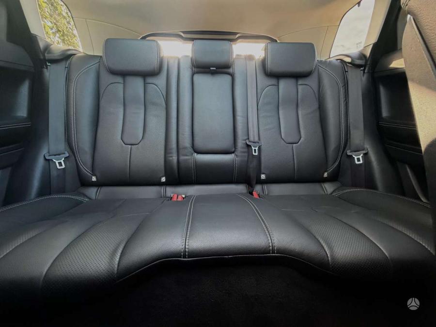 Red Land Rover Range Rover Evoque 2015 in Siauliai, with an engine capacity of 2.18 L and mileage of 275 thousand km for 14999 €, photo 44 on AUTOMOTO.COM.LV
