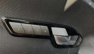 Red Land Rover Range Rover Evoque 2015 in Siauliai, with an engine capacity of 2.18 L and mileage of 275 thousand km for 14999 €, photo 52 on AUTOMOTO.COM.LV