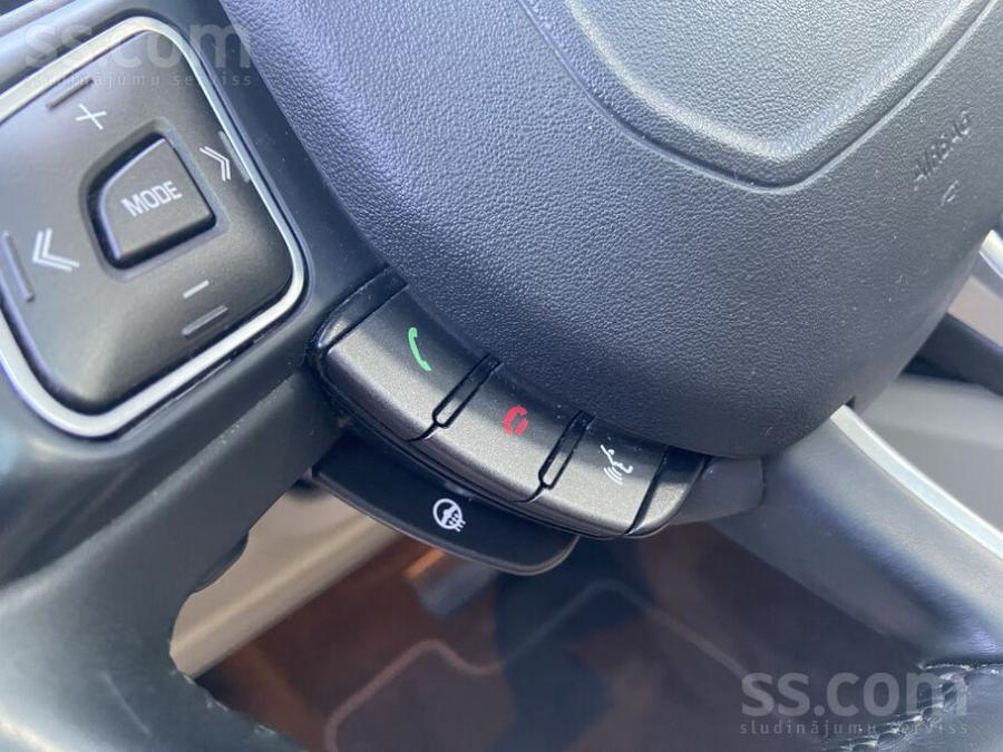Sarkans Land Rover Range Rover Evoque 2016 Rīga, ar dzinēja tilpumu 2.00 L un nobraukumu 221 tūkst. km par 13100 €, foto 18 vietnē AUTOMOTO.COM.LV