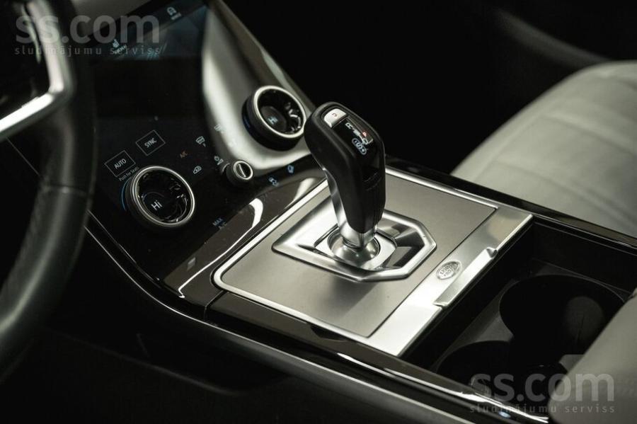 Sarkans Land Rover Range Rover Evoque 2023 Rīga, ar dzinēja tilpumu 2.00 L un nobraukumu 34 tūkst. km par 32990 €, foto 15 vietnē AUTOMOTO.COM.LV