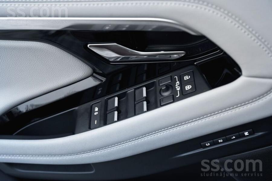 Sarkans Land Rover Range Rover Evoque 2023 Rīga, ar dzinēja tilpumu 2.00 L un nobraukumu 34 tūkst. km par 32990 €, foto 18 vietnē AUTOMOTO.COM.LV