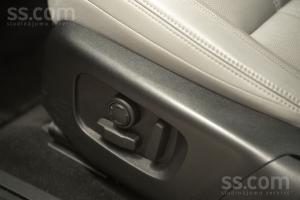 Sarkans Land Rover Range Rover Evoque 2023 Rīga, ar dzinēja tilpumu 2.00 L un nobraukumu 34 tūkst. km par 32990 €, foto 23 vietnē AUTOMOTO.COM.LV