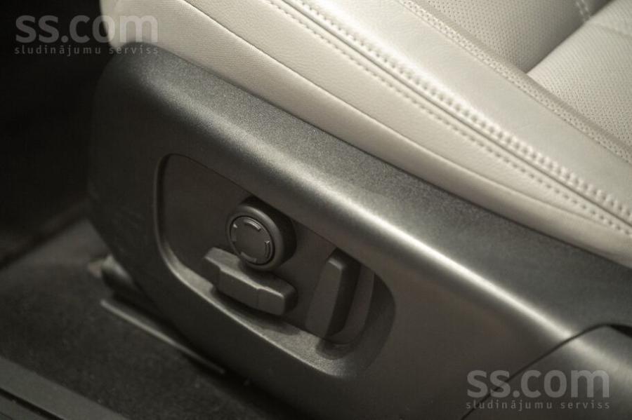 Sarkans Land Rover Range Rover Evoque 2023 Rīga, ar dzinēja tilpumu 2.00 L un nobraukumu 34 tūkst. km par 32990 €, foto 23 vietnē AUTOMOTO.COM.LV