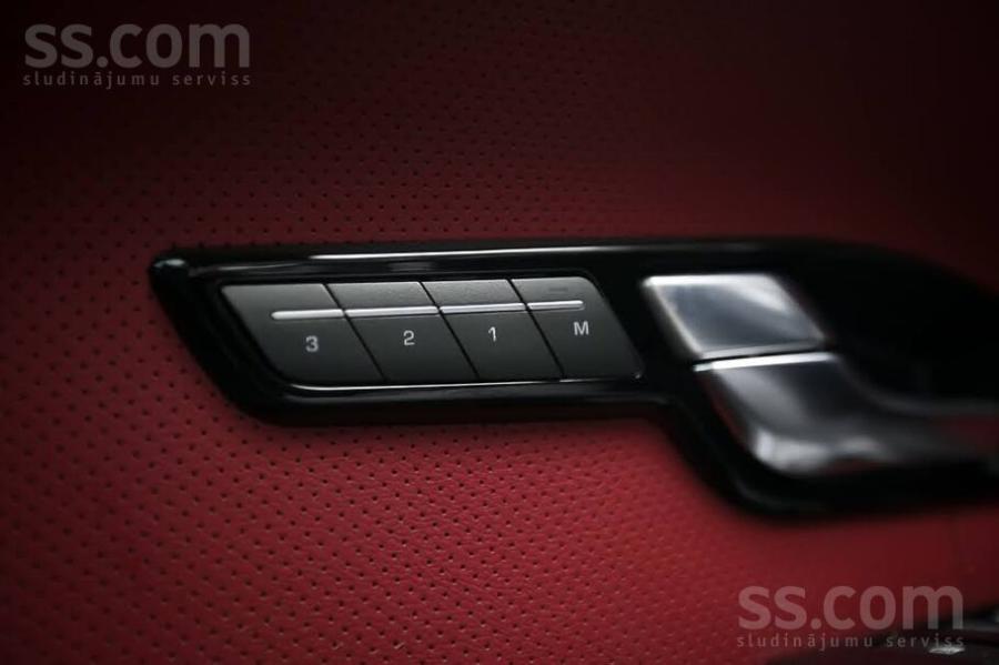 Red Land Rover Range Rover Evoque 2013 in Rezekne, with an engine capacity of 2.20 L and mileage of 165 thousand km for 13500 €, photo 12 on AUTOMOTO.COM.LV