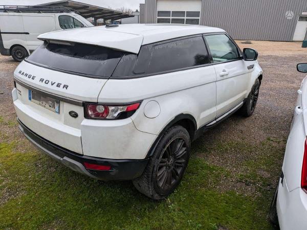 White Land Rover Range Rover Evoque 2011 in Taurage, with an engine capacity of 2.20 L and mileage of 223 thousand km for 3950 €, photo 4 on AUTOMOTO.COM.LV
