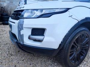 Balts Land Rover Range Rover Evoque 2011 Tauragė, ar dzinēja tilpumu 2.20 L un nobraukumu 223 tūkst. km par 3950 €, foto 8 vietnē AUTOMOTO.COM.LV