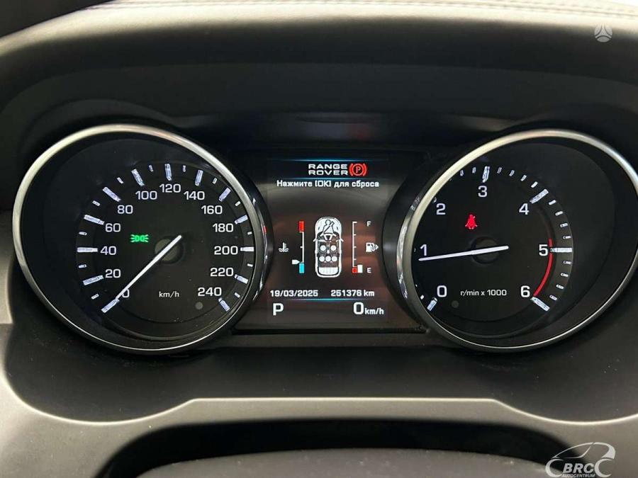 White Land Rover Range Rover Evoque 2011 in Vilnius, with an engine capacity of 2.18 L and mileage of 251 thousand km for 8900 €, photo 17 on AUTOMOTO.COM.LV