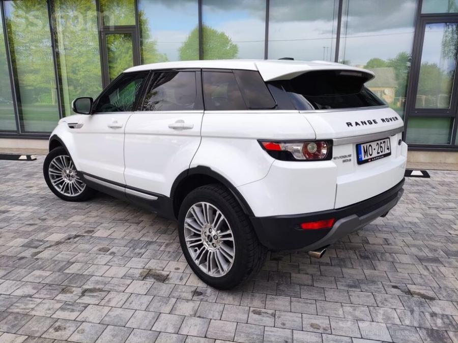 White Land Rover Range Rover Evoque 2012 in Riga, with an engine capacity of 2.20 L and mileage of 276 thousand km for 14500 €, photo 3 on AUTOMOTO.COM.LV