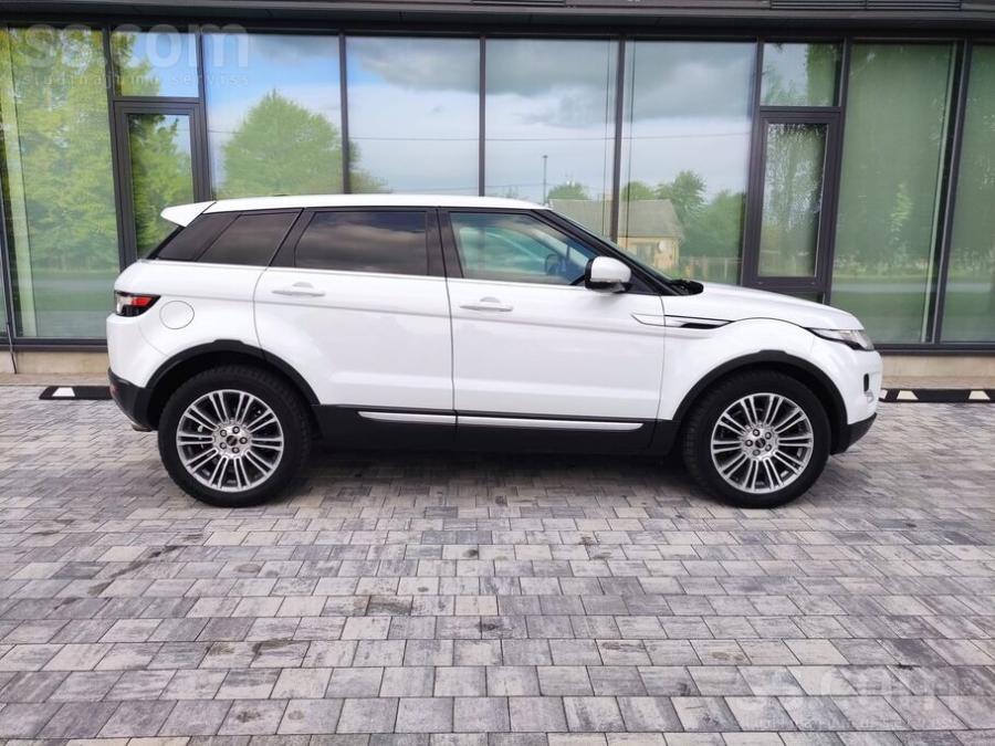 White Land Rover Range Rover Evoque 2012 in Riga, with an engine capacity of 2.20 L and mileage of 276 thousand km for 14500 €, photo 4 on AUTOMOTO.COM.LV
