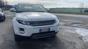 Balts Land Rover Range Rover Evoque 2012 Kauņa, ar dzinēja tilpumu 2.18 L un nobraukumu 194 tūkst. km par 9000 €, foto  vietnē AUTOMOTO.COM.LV
