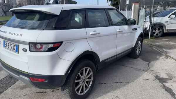 Balts Land Rover Range Rover Evoque 2012 Kauņa, ar dzinēja tilpumu 2.18 L un nobraukumu 194 tūkst. km par 9000 €, foto 5 vietnē AUTOMOTO.COM.LV