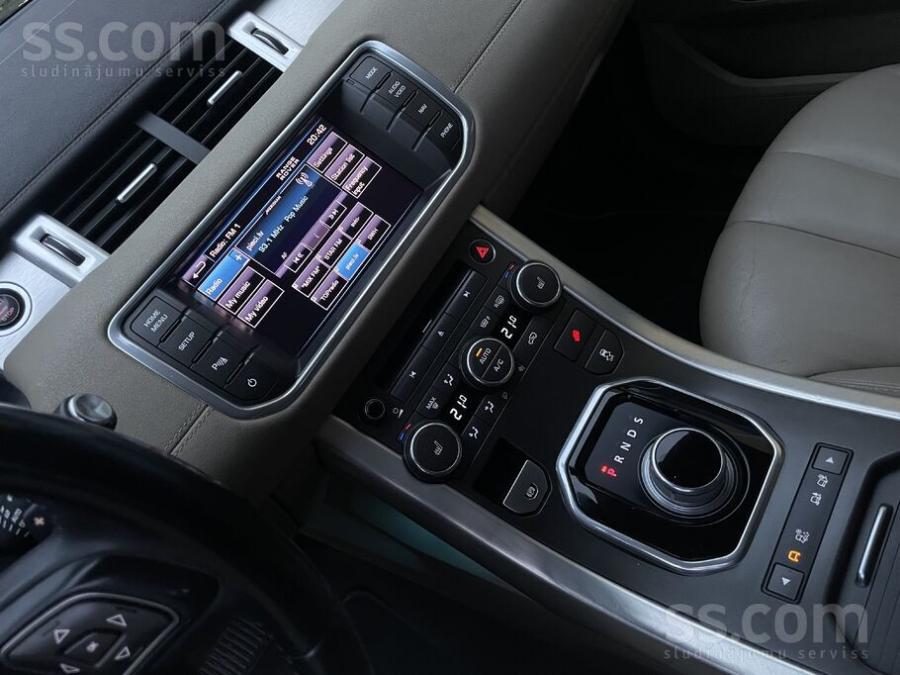Balts Land Rover Range Rover Evoque 2012 Ogre, ar dzinēja tilpumu 2.20 L un nobraukumu 283 tūkst. km par 10150 €, foto 14 vietnē AUTOMOTO.COM.LV