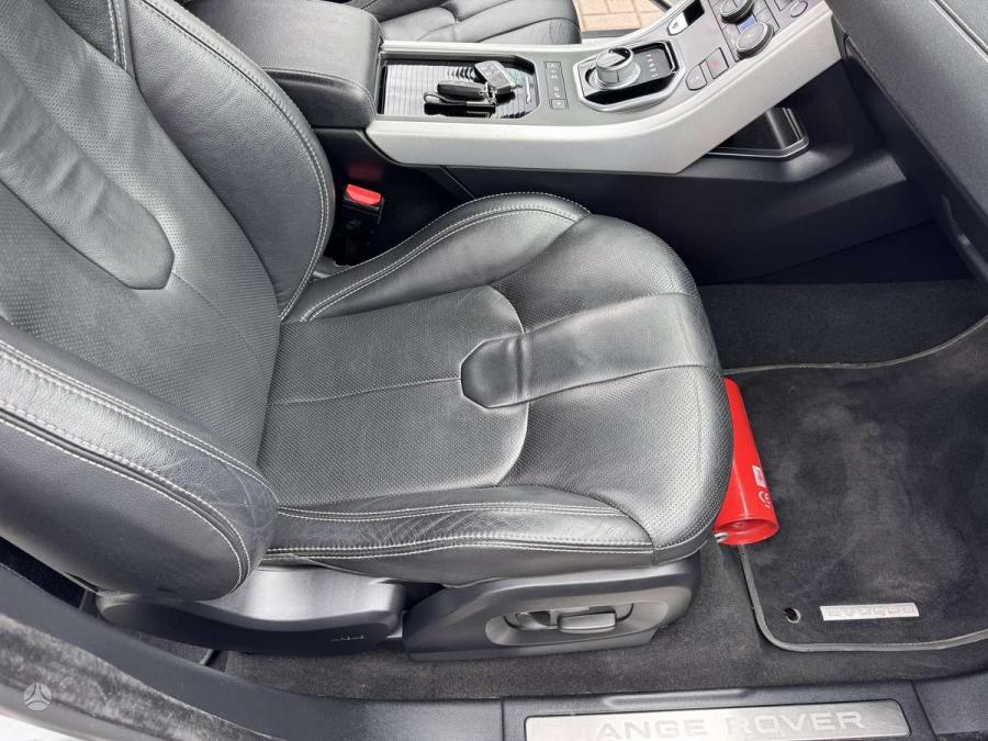 White Land Rover Range Rover Evoque 2012 in Siauliai, with an engine capacity of 2.18 L and mileage of 260 thousand km for 10650 €, photo 20 on AUTOMOTO.COM.LV