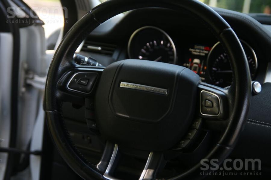 White Land Rover Range Rover Evoque 2012 in Riga, with an engine capacity of 2.20 L and mileage of 211 thousand km for 10990 €, photo 13 on AUTOMOTO.COM.LV