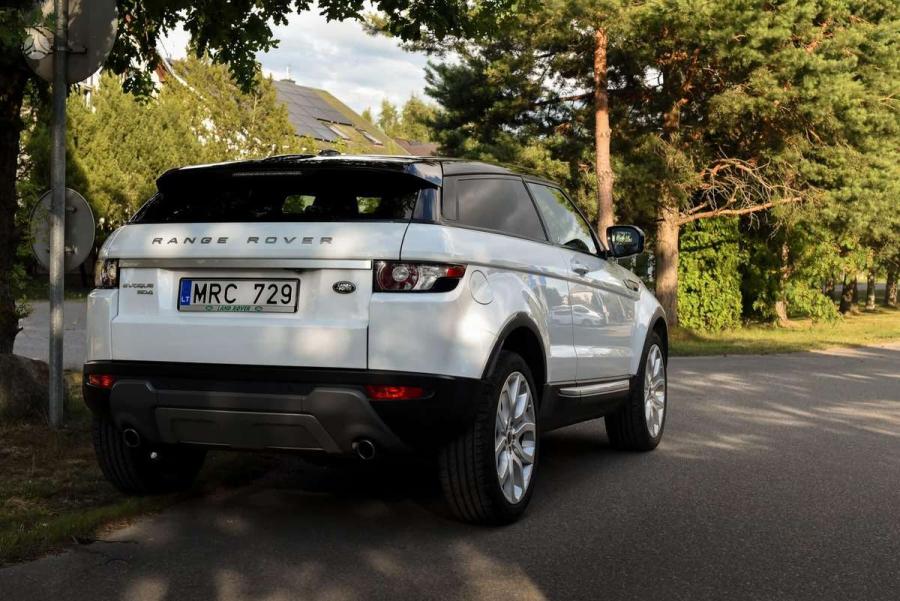White Land Rover Range Rover Evoque 2012 in Klaipeda, with an engine capacity of 2.18 L and mileage of 281 thousand km for 8250 €, photo 3 on AUTOMOTO.COM.LV