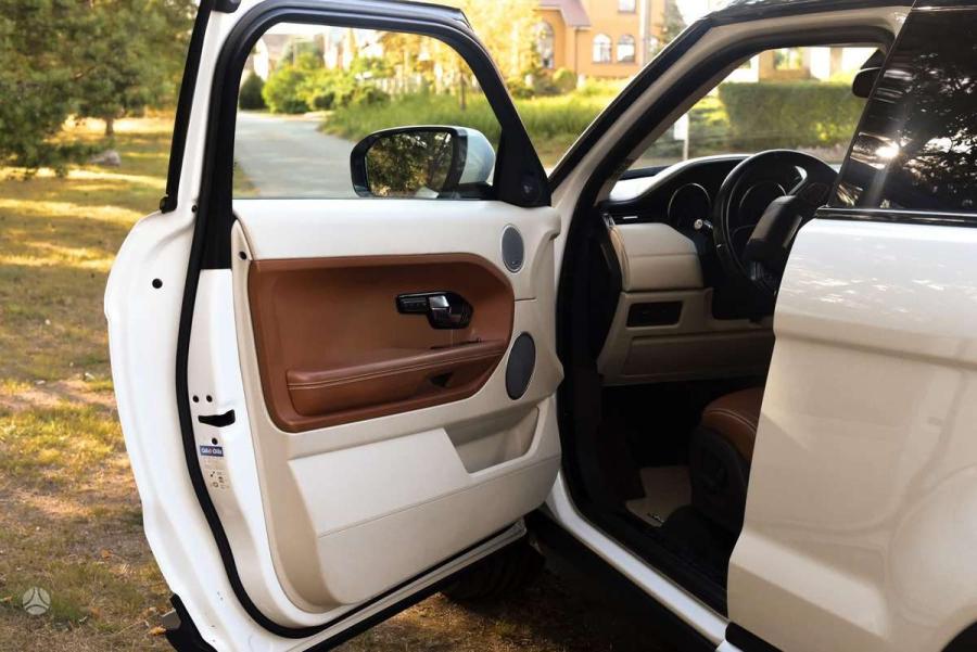 White Land Rover Range Rover Evoque 2012 in Klaipeda, with an engine capacity of 2.18 L and mileage of 281 thousand km for 8250 €, photo 6 on AUTOMOTO.COM.LV