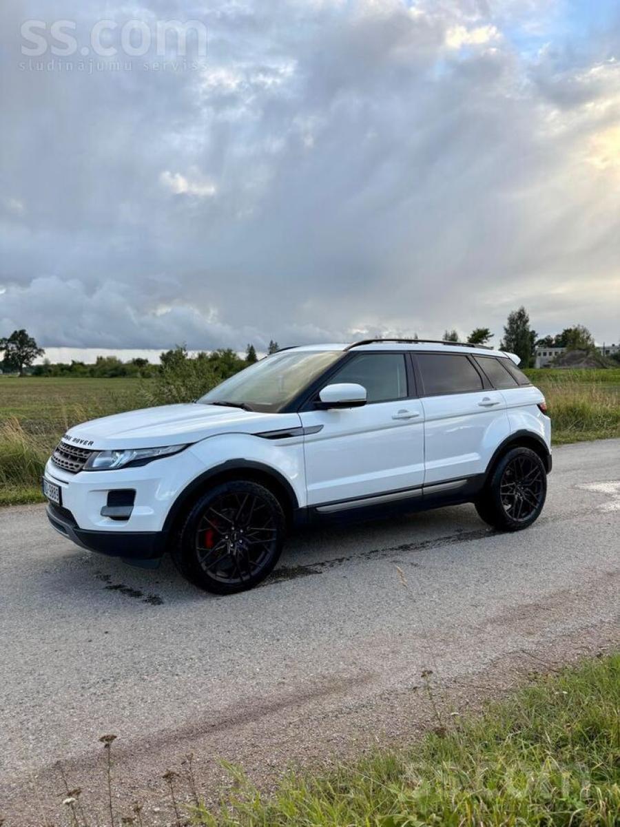 White Land Rover Range Rover Evoque 2012 in Riga, with an engine capacity of 2.20 L and mileage of 172 thousand km for 12500 €, photo 1 on AUTOMOTO.COM.LV