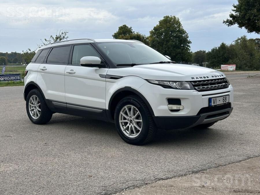 White Land Rover Range Rover Evoque 2012 in Liepaja, with an engine capacity of 2.20 L and mileage of 273 thousand km for 9500 €, photo 5 on AUTOMOTO.COM.LV