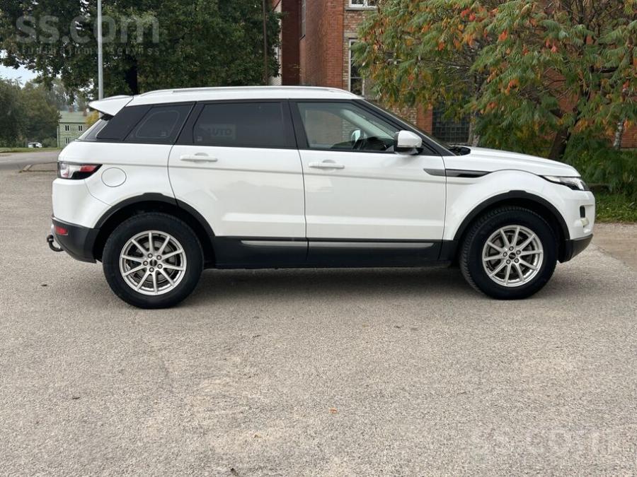 White Land Rover Range Rover Evoque 2012 in Liepaja, with an engine capacity of 2.20 L and mileage of 273 thousand km for 9500 €, photo 6 on AUTOMOTO.COM.LV