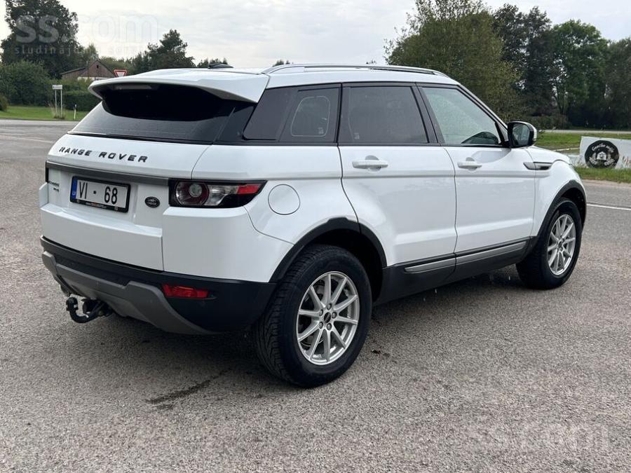 White Land Rover Range Rover Evoque 2012 in Liepaja, with an engine capacity of 2.20 L and mileage of 273 thousand km for 9500 €, photo 8 on AUTOMOTO.COM.LV