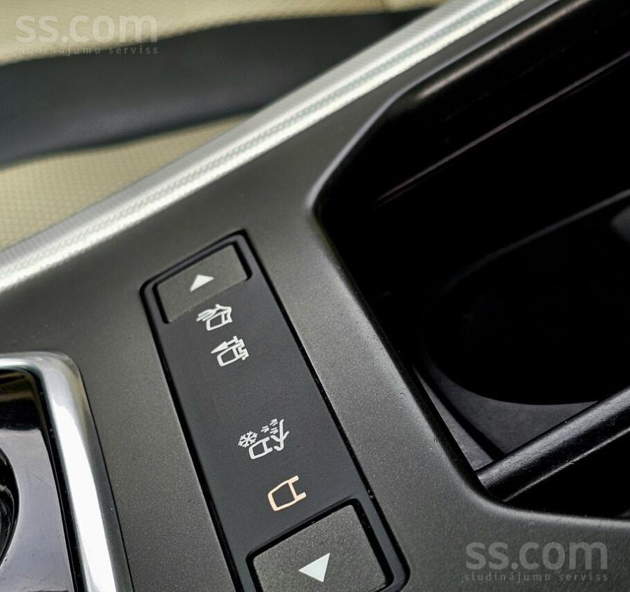 White Land Rover Range Rover Evoque 2012 in Jelgava, with an engine capacity of 2.20 L and mileage of 149 thousand km for 10900 €, photo 20 on AUTOMOTO.COM.LV