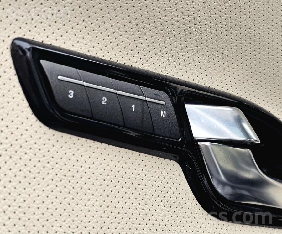 White Land Rover Range Rover Evoque 2012 in Jelgava, with an engine capacity of 2.20 L and mileage of 149 thousand km for 10900 €, photo 23 on AUTOMOTO.COM.LV