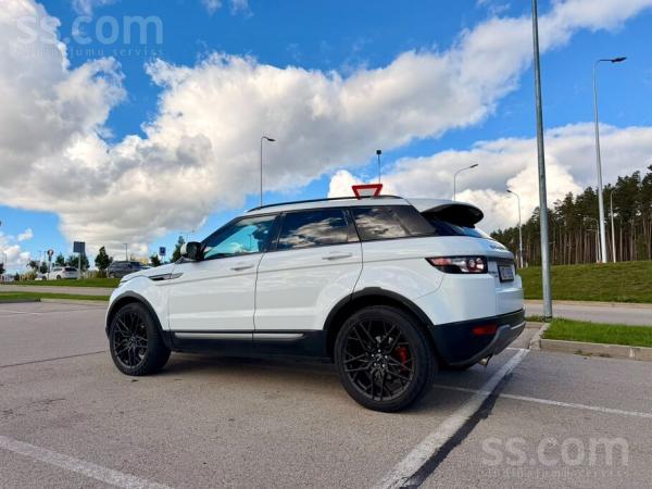 White Land Rover Range Rover Evoque 2012 in Riga, with an engine capacity of 2.20 L and mileage of 172 thousand km for 10500 €, photo 5 on AUTOMOTO.COM.LV