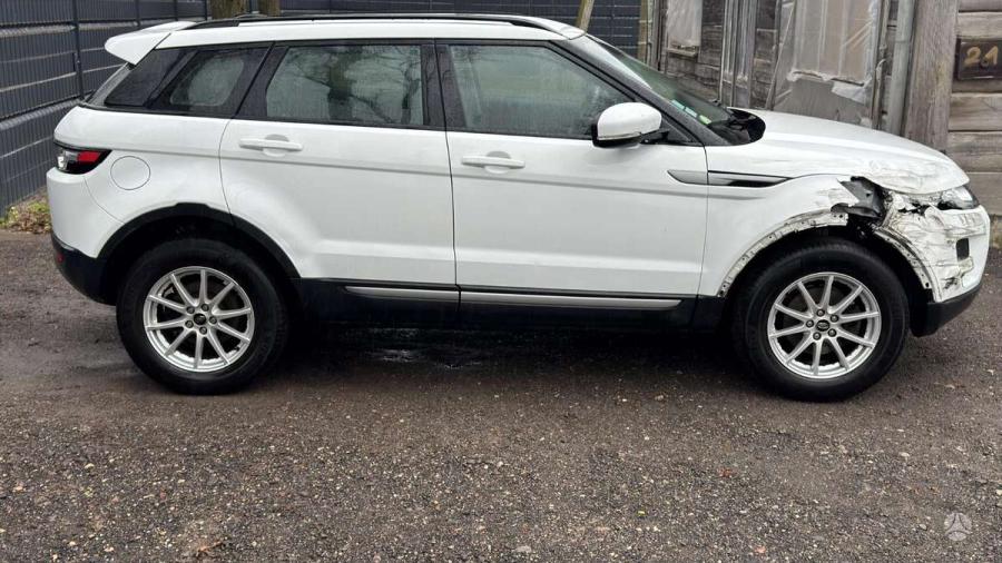 Balts Land Rover Range Rover Evoque 2013 Jonava, ar dzinēja tilpumu 2.18 L un nobraukumu 270 tūkst. km par 5200 €, foto 4 vietnē AUTOMOTO.COM.LV
