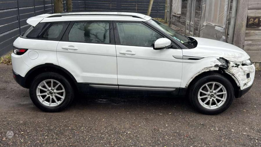 Balts Land Rover Range Rover Evoque 2013 Jonava, ar dzinēja tilpumu 2.18 L un nobraukumu 270 tūkst. km par 5200 €, foto 12 vietnē AUTOMOTO.COM.LV