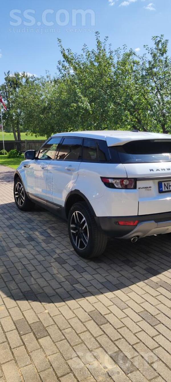 Balts Land Rover Range Rover Evoque 2013 Dobele, ar dzinēja tilpumu 2.20 L un nobraukumu 239 tūkst. km par 15500 €, foto 4 vietnē AUTOMOTO.COM.LV