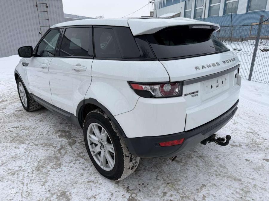 White Land Rover Range Rover Evoque 2013 in Kaunas, with an engine capacity of 2.18 L and mileage of 380 thousand km for 6850 €, photo 8 on AUTOMOTO.COM.LV