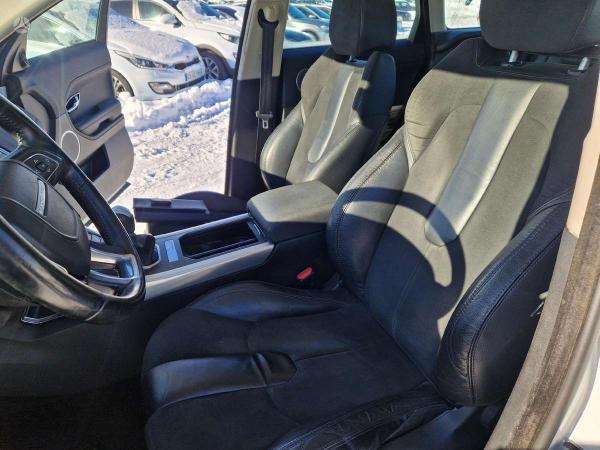 Balts Land Rover Range Rover Evoque 2013 Tauragė, ar dzinēja tilpumu 2.18 L un nobraukumu 217 tūkst. km par 6500 €, foto 8 vietnē AUTOMOTO.COM.LV