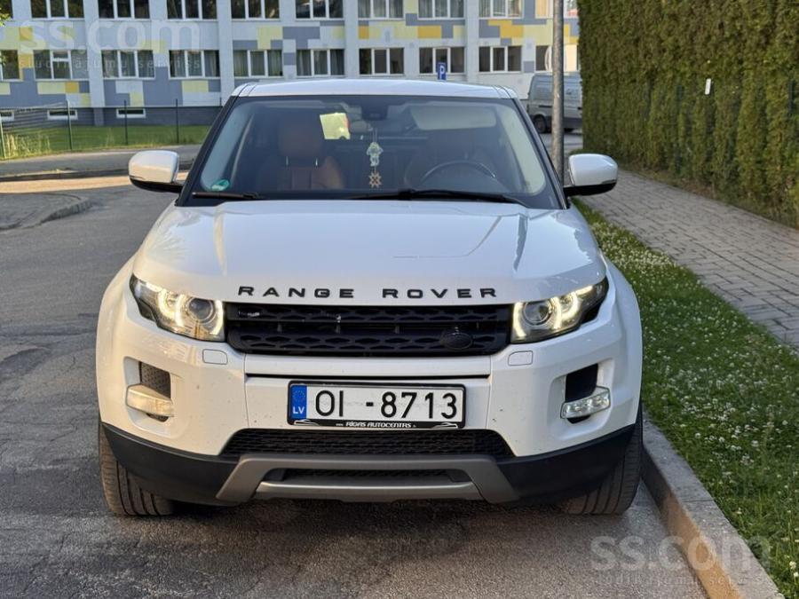 White Land Rover Range Rover Evoque 2013 in Riga, with an engine capacity of 2.20 L and mileage of 245 thousand km for 10950 €, photo 8 on AUTOMOTO.COM.LV