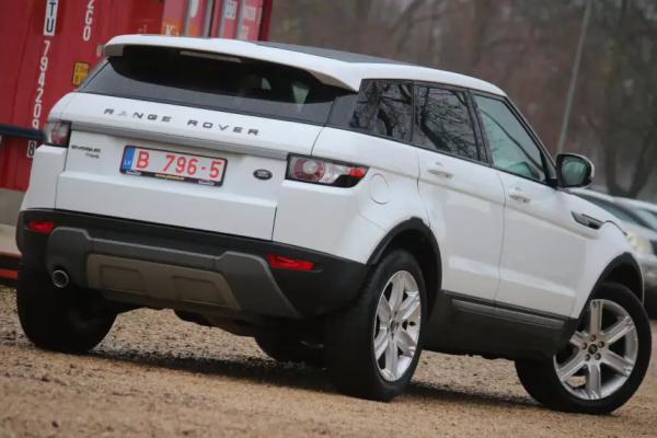 Balts Land Rover Range Rover Evoque 2013 Rīga, ar dzinēja tilpumu 2.20 L un nobraukumu 213 tūkst. km par 10990 €, foto 2 vietnē AUTOMOTO.COM.LV