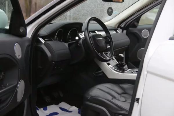 Balts Land Rover Range Rover Evoque 2013 Rīga, ar dzinēja tilpumu 2.20 L un nobraukumu 213 tūkst. km par 10990 €, foto 7 vietnē AUTOMOTO.COM.LV