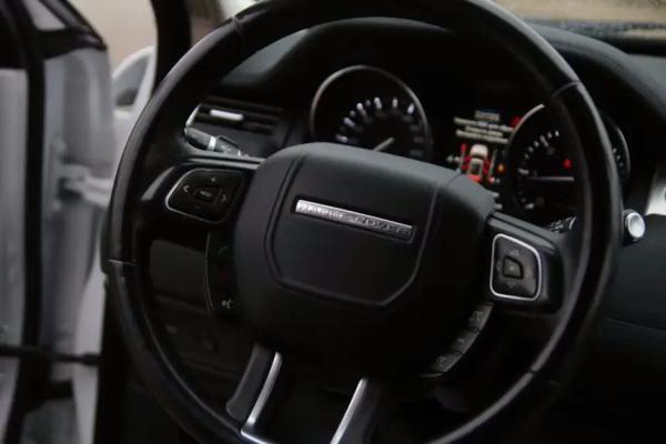 Balts Land Rover Range Rover Evoque 2013 Rīga, ar dzinēja tilpumu 2.20 L un nobraukumu 213 tūkst. km par 10990 €, foto 9 vietnē AUTOMOTO.COM.LV