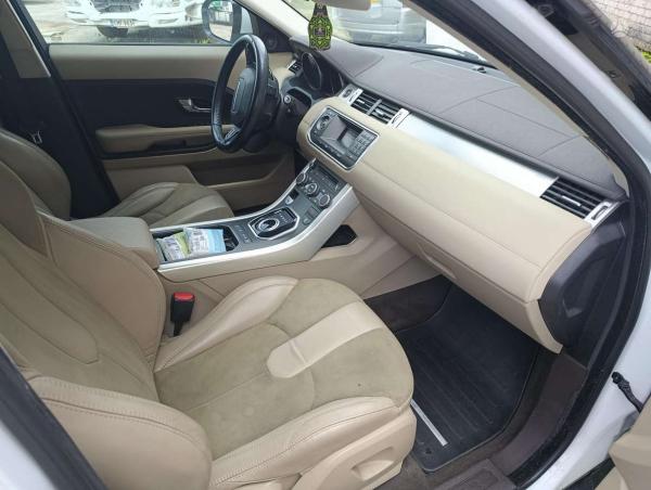White Land Rover Range Rover Evoque 2013 in Utena, with an engine capacity of 2.18 L and mileage of 260 thousand km for 7200 €, photo 5 on AUTOMOTO.COM.LV
