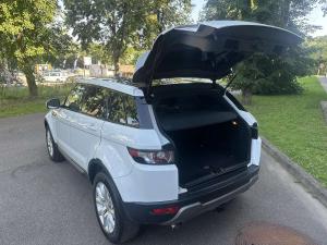 Balts Land Rover Range Rover Evoque 2013 Alīta, ar dzinēja tilpumu 2.18 L un nobraukumu 269 tūkst. km par 8900 €, foto 23 vietnē AUTOMOTO.COM.LV