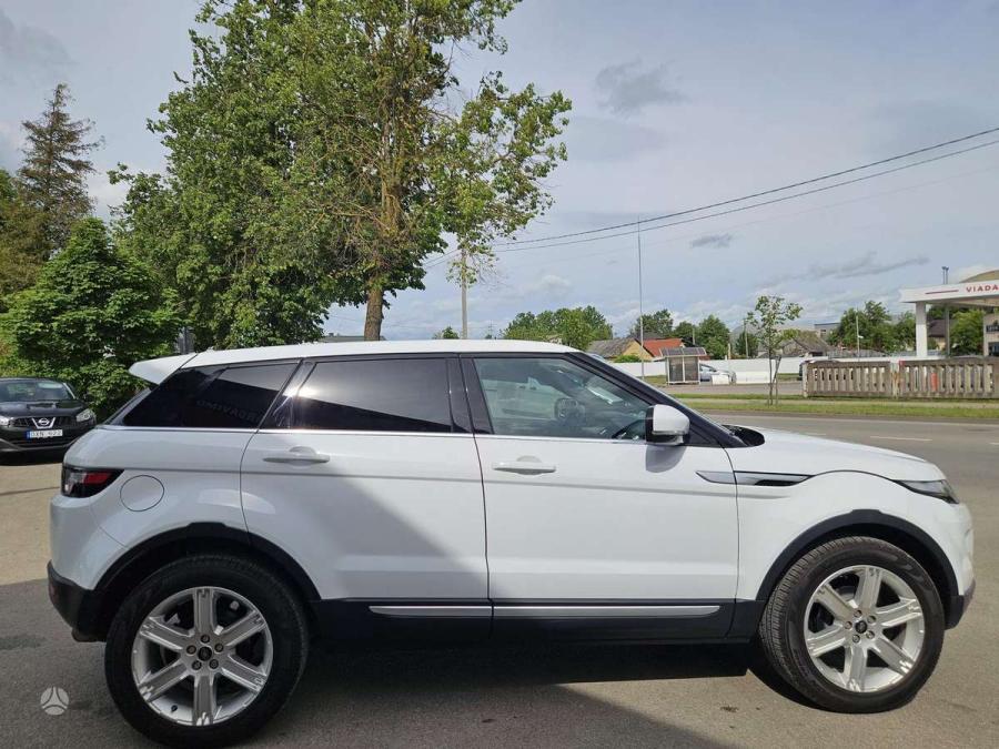 White Land Rover Range Rover Evoque 2013 in Siauliai, with an engine capacity of 2.00 L and mileage of 257 thousand km for 12450 €, photo 8 on AUTOMOTO.COM.LV