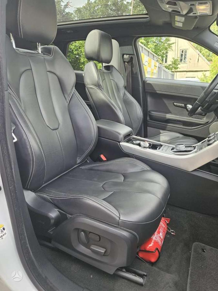 White Land Rover Range Rover Evoque 2013 in Siauliai, with an engine capacity of 2.00 L and mileage of 257 thousand km for 12450 €, photo 16 on AUTOMOTO.COM.LV
